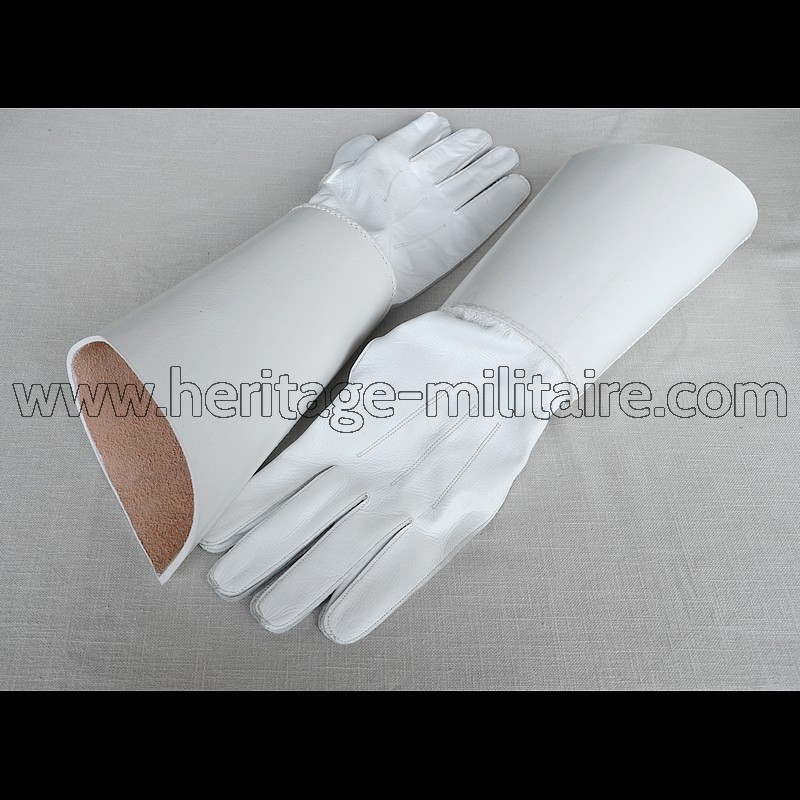 White gauntlet of Lifeguard / Horseguard cavalry