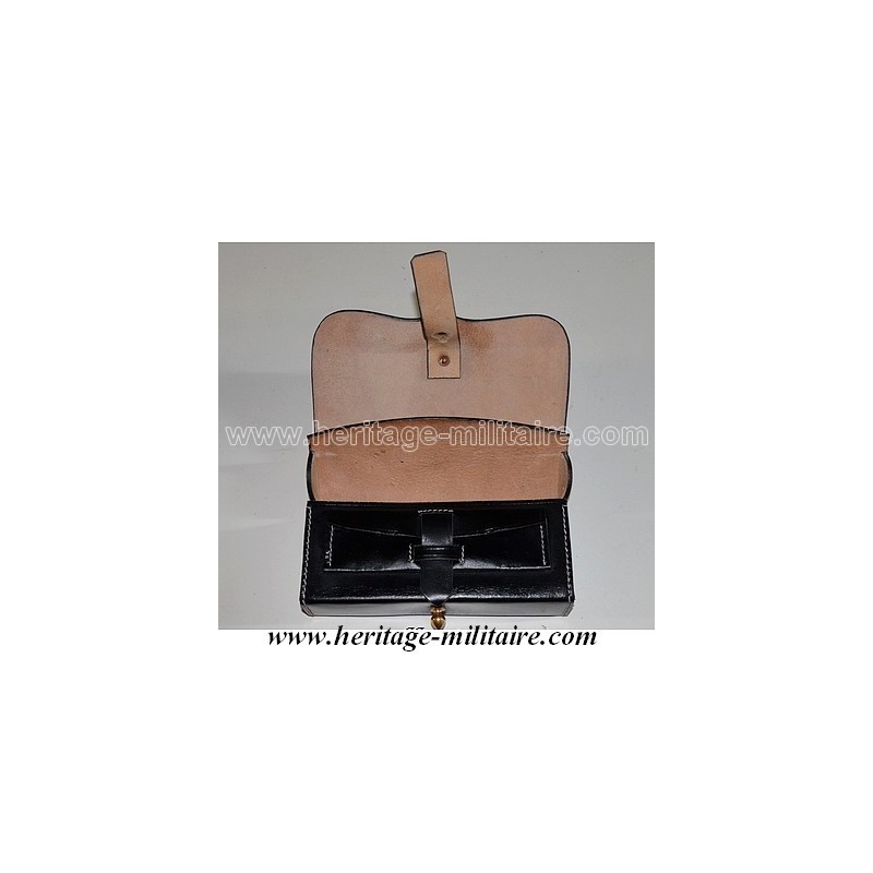 Carbine cartridge box stamped "US".