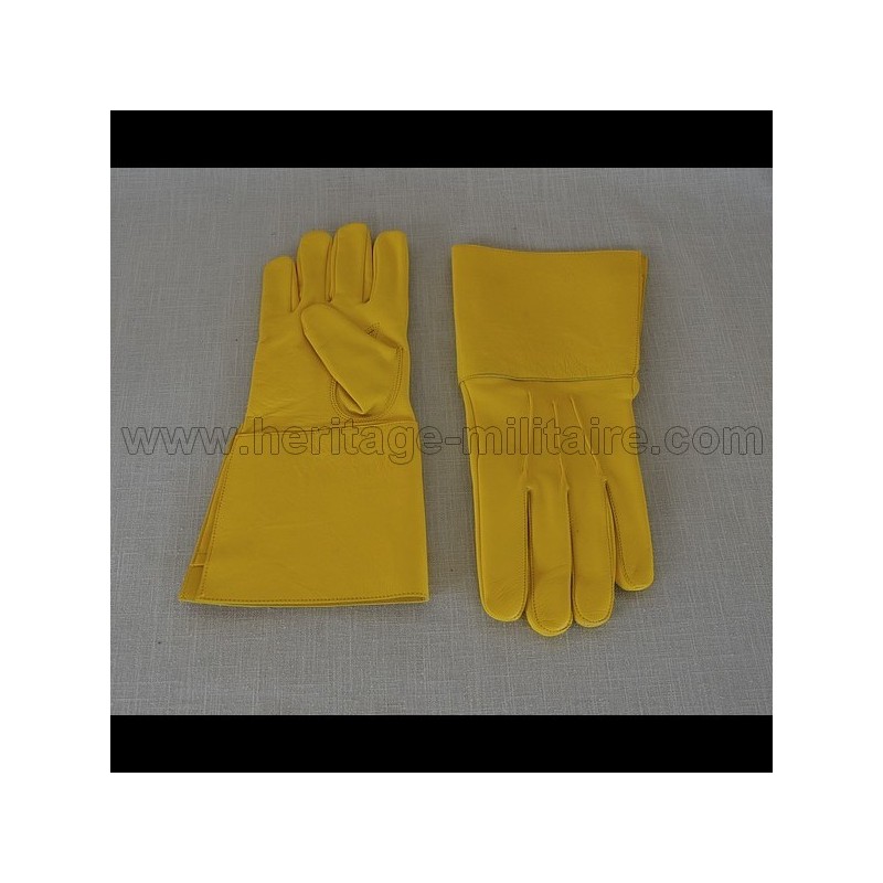 Cavalry gauntlets yellow leather