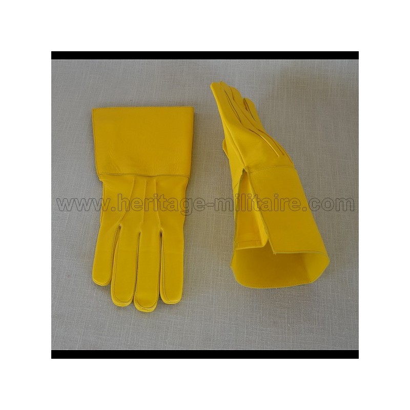 Cavalry gauntlets yellow leather